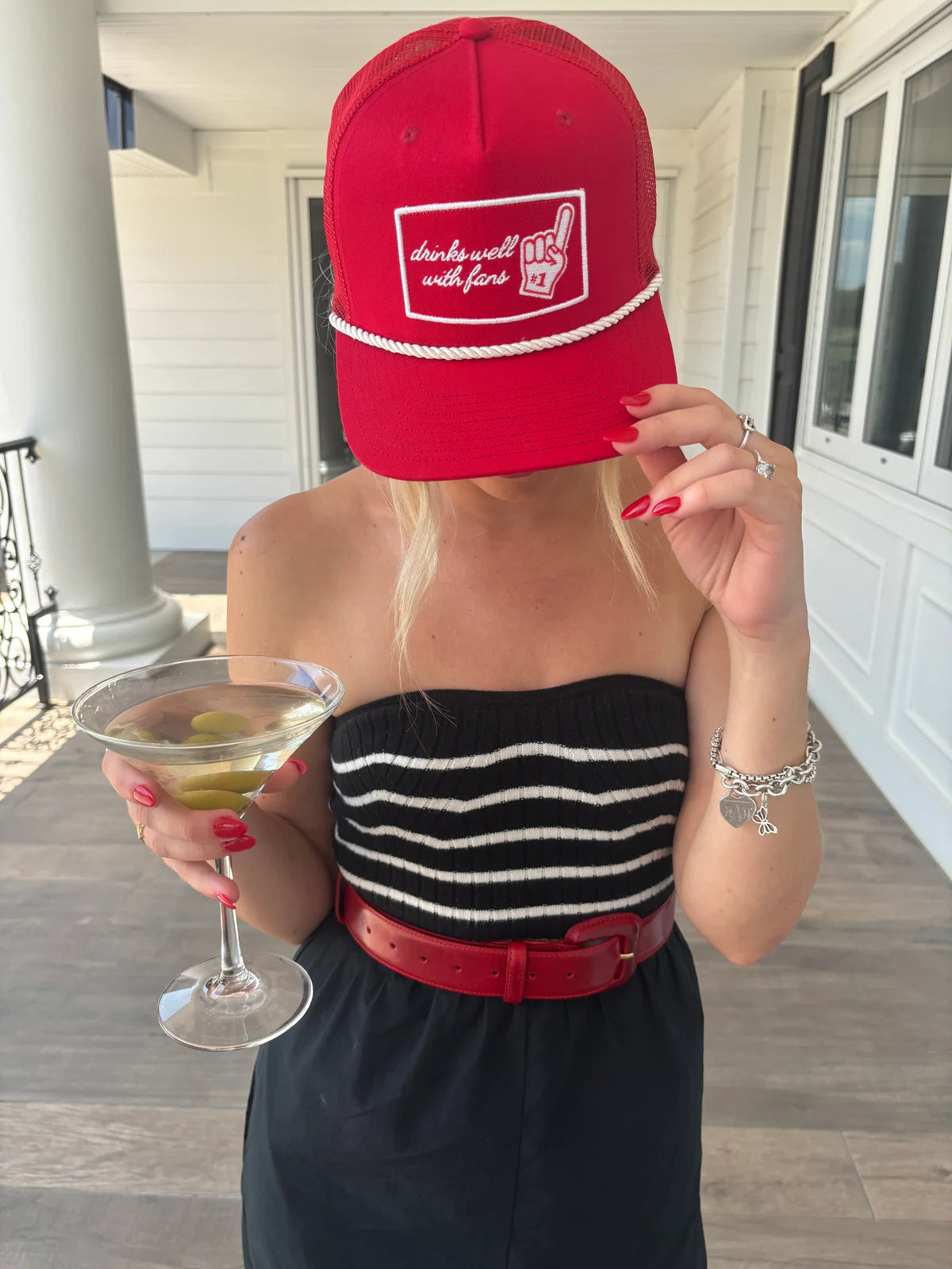 Drinks Well with Fans – GREY LAYNE